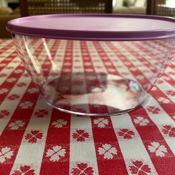 Tupperware | Kitchen | Tupperware Clearly Elegant Serving Bowl With Seal Cups | Poshmark